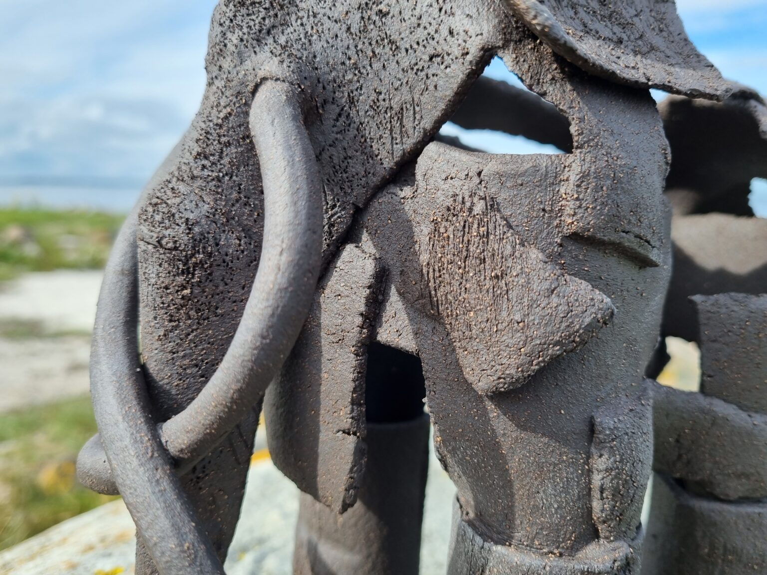 Signatur Elefant “Crooked” (nr 24) – LerGalleriet / HT Keramik