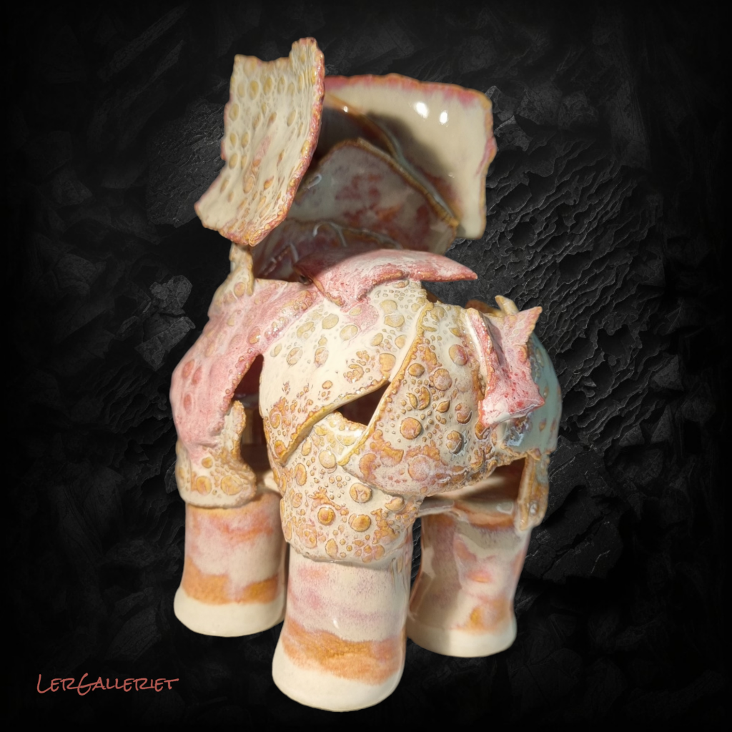 Elefant – Signature elephant nr 45 – LerGalleriet / HT Keramik