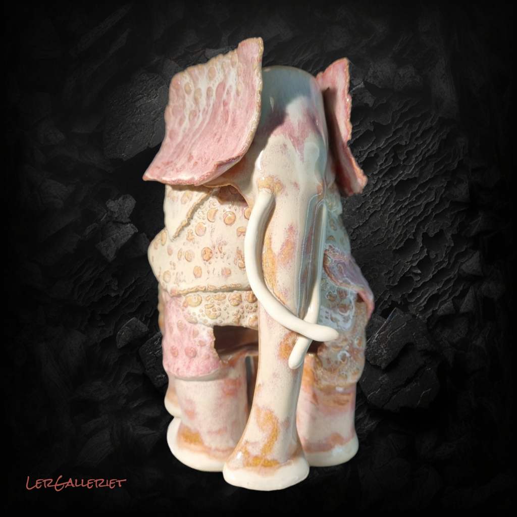 Elefant – Signature elephant nr 45 – LerGalleriet / HT Keramik